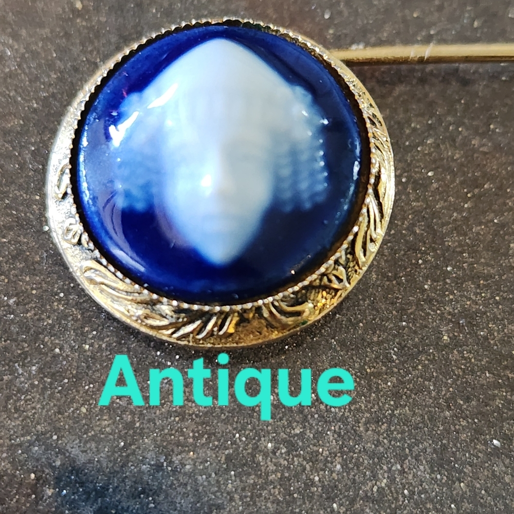 Antique Blue And White Porcelain Cameo Face Stick Hat… - Gem